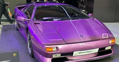 매혹적인 보랏빛 황소 람보르기니 고성능 클래식 슈퍼카 디아블로 Sv M투데이