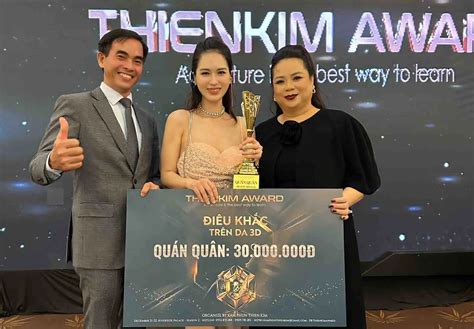 Chuyên Gia Quynh Thuong Nguyen đoạt Giải Quán Quân Hairstroke Trên Da