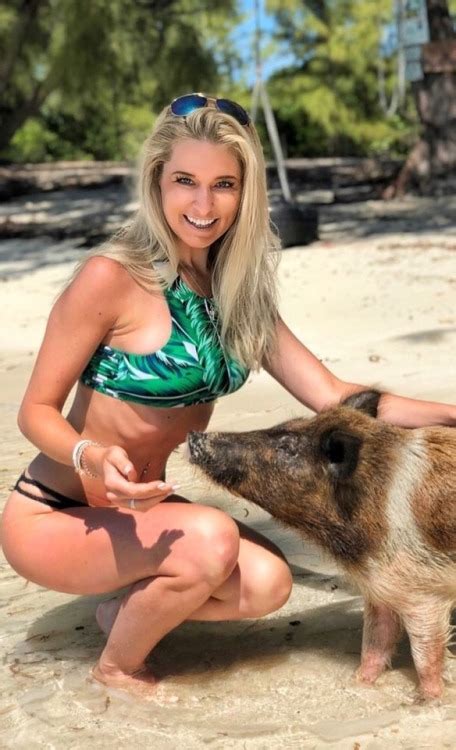 Katherine Fit Hosty From Delta Airlines Tumbex