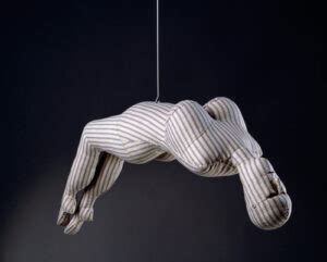 Iv3 Louise Bourgeois Arch Of Hysteria Räumlichkeiten Des Textilen