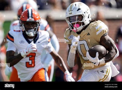 Georgia Tech Running Back Malachi Hosley 0 Runs Against Syracuse Defensive Back Kaylib