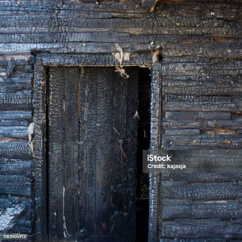 짙은 회색 의 검은 색 석탄 질감의 자연 화재 재 그것은 가연성 검은 하드 록입니다 카피 스페이스 거친에 대한 스톡 사진 및 기타 이미지 Istock