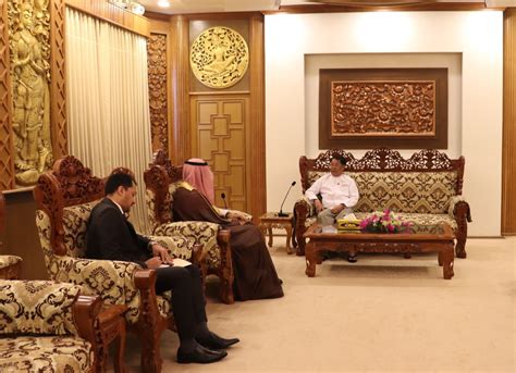 ဒုတိယဝန်ကြီးချုပ်နှင့် နိုင်ငံခြားရေးဝန်ကြီးဌာန ပြည်ထောင်စုဝန်ကြီး ဦးသန