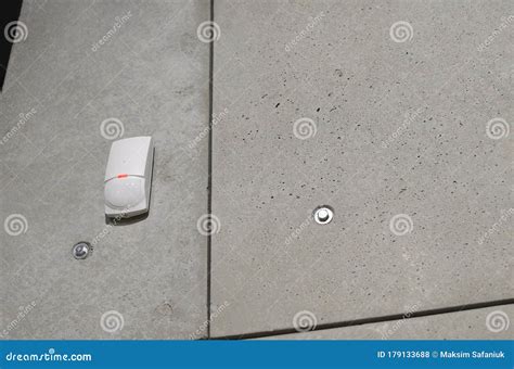 Wireless Thief Movement Alarm On Wall In Room Pir Motion Detector Indoor Sensor Intelligent