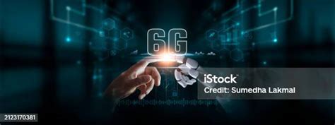 6g 인간과 로봇 손의 통합으로 6g 글로벌 네트워크 연결 통신 발전 원활한 연결 가능 미래 디지털 기술 수용 0명에 대한 스톡 사진 및 기타 이미지 Istock