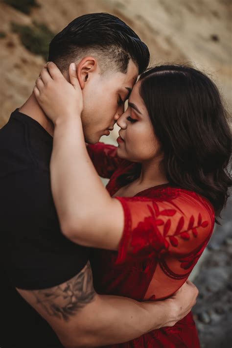 This Couple Met Right Before Taking These Sexy Beach Photos Ps Love