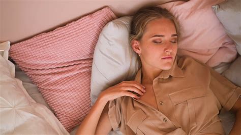 Woman Wake Up Bed Free Stock Video Pixabay