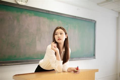 거리 사진 실크 발 No067 대만 다리 모델 Liu Meijun Ol 블랙 스타킹 하이힐 미각 여행 사진 V2ph