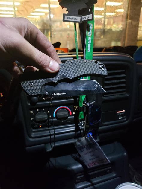 Why Is My Knife Doing This It Just Started Do I Need To Tighten Something Up R Knives