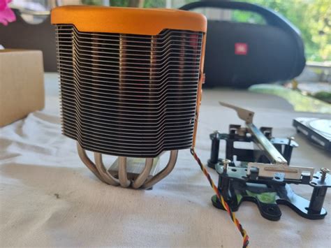 Hladilnik Asus Z Ventilatorjem