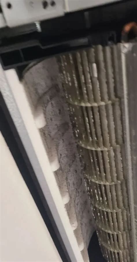 꼼꼼하게 작업 잘 해주셨고 에어컨 사용법에 대해서도 친절하게 안내해주셨습니다 강추드려요 숨고 숨은고수