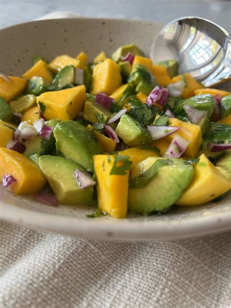 Refreshing Mango And Avocado Salad With Lime Vinaigrette