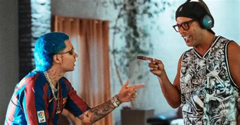 Video Blessd Apareció Junto A Ronaldinho Para Anunciar Colaboración