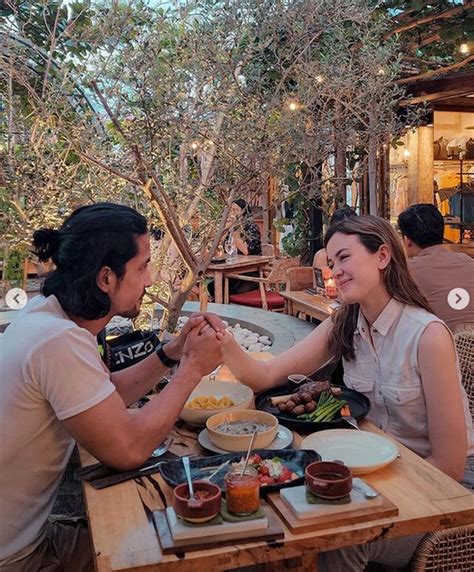 Edward Akbar Ternyata Doyan Ngopi dan Makan Steak