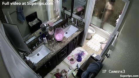 IPCAM Skinny Teenager Takes A Quick Shower