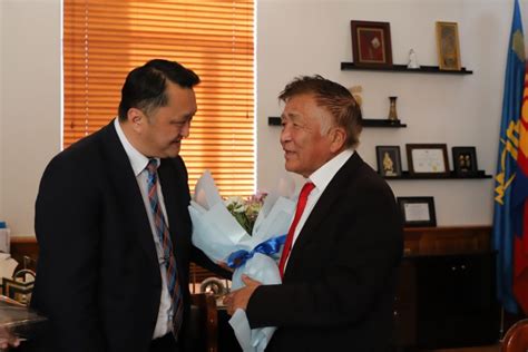 Монгол Улсын Гавьяат багш цол хүртсэн МУИС ийн багш нарт хүндэтгэл… Монгол Улсын Их Сургууль