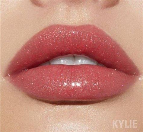 مدل رژ لب صورتی ملایم؛ مدل های مات و شاین در کنار هم