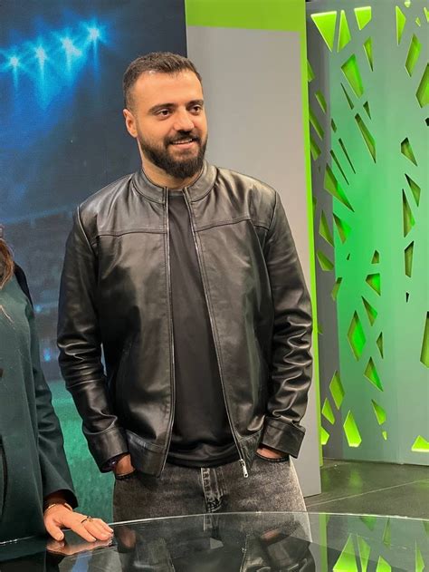 خلاصه ای از زندگینامه ابوطالب حسینی مجری ورزشی عکس ها ویرگول