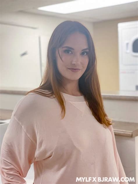 Siri Dahl Images Wallpics Net Wallpapers Photos Pictures Backgrounds