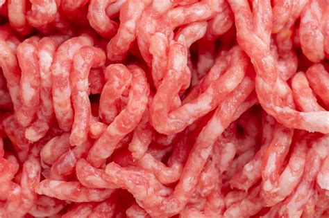 다진 돼지고기와 쇠고기를 고기 분쇄기로 굴려 서 다진 고기를 요리합니다 건강한 식품 개념 천연 식품 0명에 대한 스톡 사진 및 기타 이미지 Istock