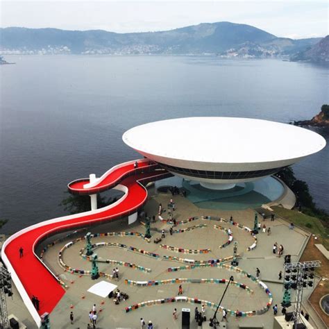 Es Devlin Creates Louis Vuitton Cruise Catwalk In Brazil