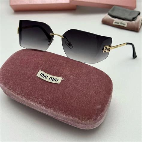 Очки солнцезащитные женские Miu Miu купить с доставкой по выгодным ценам в интернет магазине