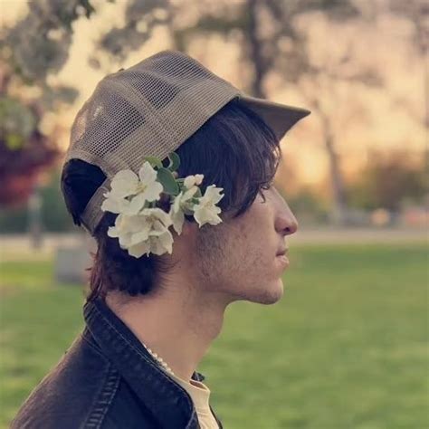 Hezi Hazzan Hezi Hazzan • Threads Say More