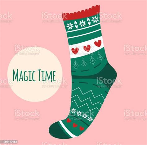 선물이나 선물을 위한 니트 양말 크리스마스 또는 새해 카드 겨울 방학 축하 스칸디나비아 패턴의 녹색 보행기 가멧 산업 따뜻한 옷 크리스마스 양말에 대한 스톡 벡터 아트 및