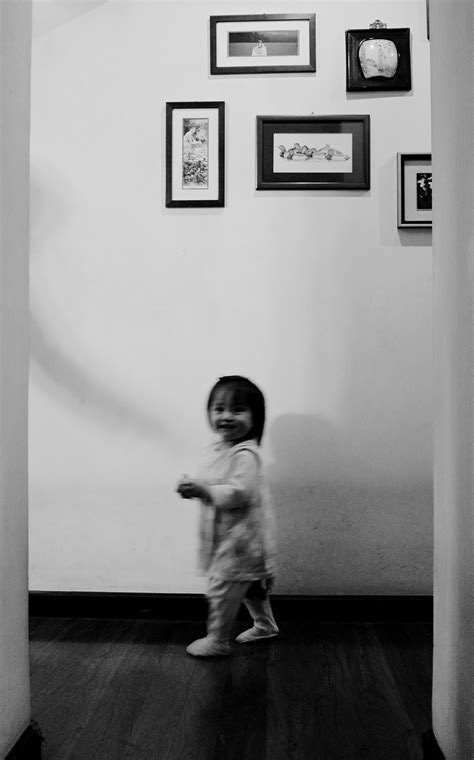 배경 화면 화이트 검은 단색화 사진술 아가 서 있는 Bw Leicax1 모양 영상 검정색과 흰색 흑백 사진 인간 위치 2523x4049