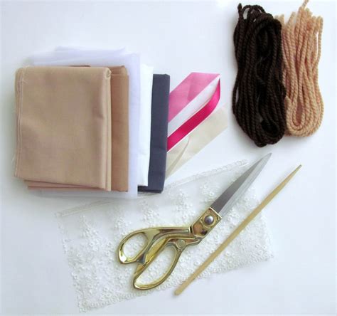 Подарочная коробочка для денег с куколками молодожёнами