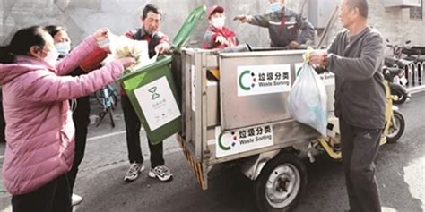 工会志愿者指导 居民分类倒垃圾 手机新浪网