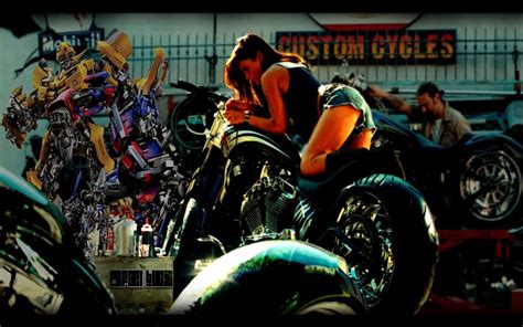 Megan Fox Transformers 2 Wallpaper Motorcycle