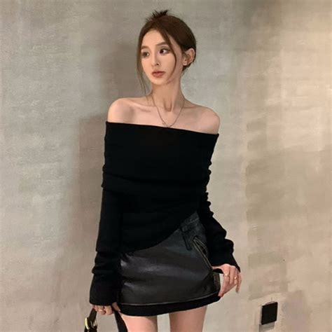 설레임 오프숄더 슬림핏 긴팔 티셔츠 Oc124613t