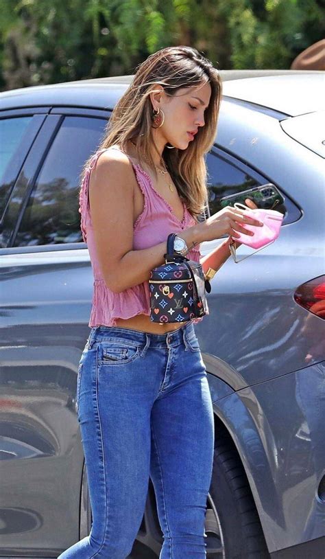 Eiza Gonzalez Scrolller