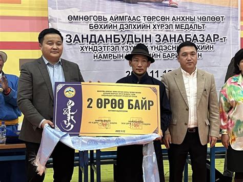 ФОТО ДАШТ ээс медаль хүртсэн З Занабазарт Өмнөговь аймгийн удирдлагууд хоёр өрөө байр