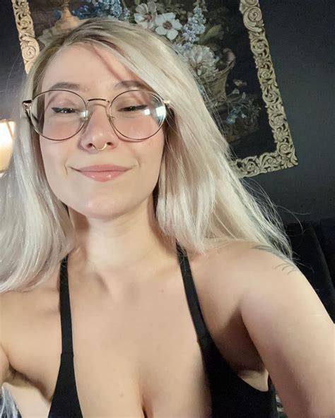 Goth Egg Wikibio Age Net Worth Career Height Photos And