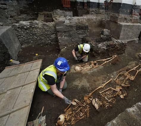 ФОТО ВИДЕО Oткриени 100 скелети во Даблин Во масовна гробница стара 1 000 години Слободен печат