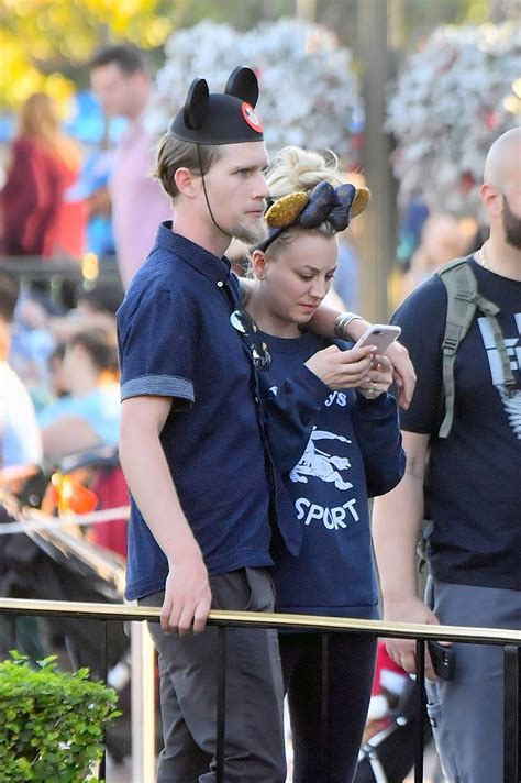 Kaley Cuoco At Disneyland In Anaheim 11 25 2018 • Celebmafia