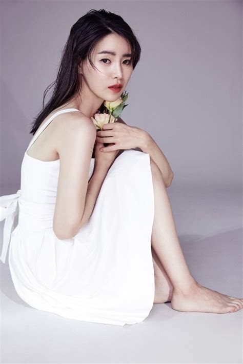 Ji Yeon Lims Feet