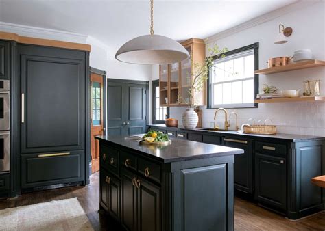19 Moody And Dramatic Dark Kitchen Cabinet Ideas