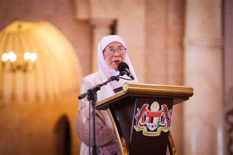 Fadhlina Sidek Majlis Salawat Perdana Pergerakan Puteri Facebook