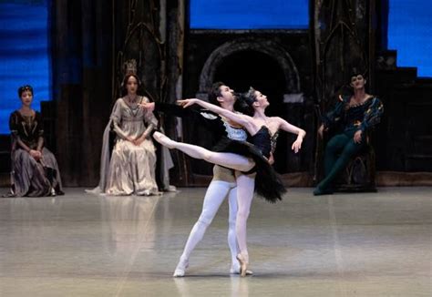 3월 클래식 발레 대명사 ‘백조의 호수에 빠져든다