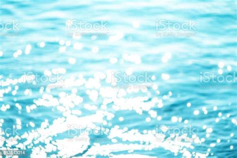 푸른 물 부드러운 스파클링 자연 Bokeh와 여름 배경 초점 Bokeh 조명 효과 해변에 대한 스톡 사진 및 기타 이미지 해변 빗나간 포커스 모션블러 Istock