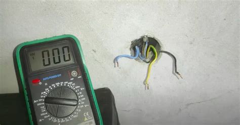How To Use A Multimeter To Test Voltage Of Live Wires
