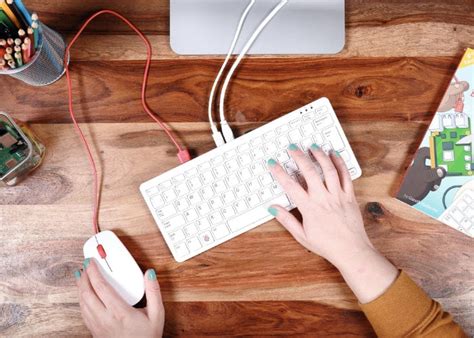 Raspberry Pi Keyboard 400 Desktop Pc Unboxing And Review Geeky Gadgets