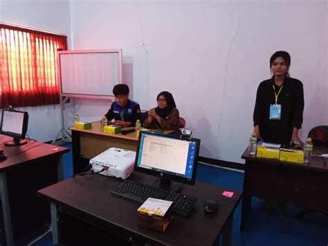 workshop ui ux design menggunakan adobe xd sukses digelar hima ti unhaz
