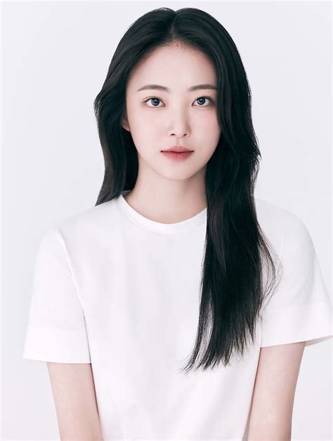 현재 한국 연예계서 역대급 가장 예쁜 얼굴 지녔다는 신인 여배우 필더무비