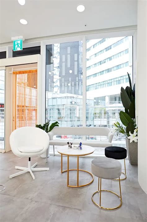 화이트톤 심플하고 깔끔한 12평 메이크업 And 네일샵 인테리어 마포구 상암동