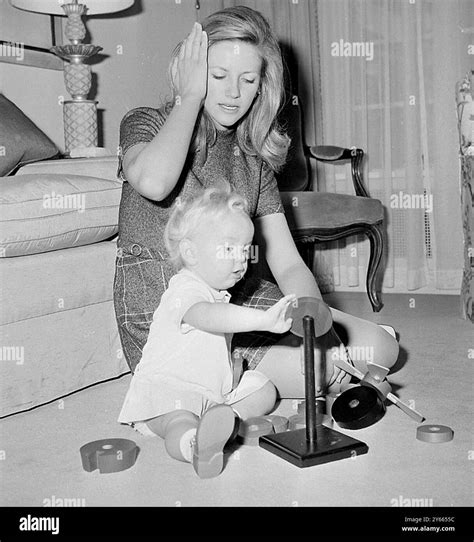 Anna Murdoch Wife Of Newspaper Magnate Rupert With Her Daughter