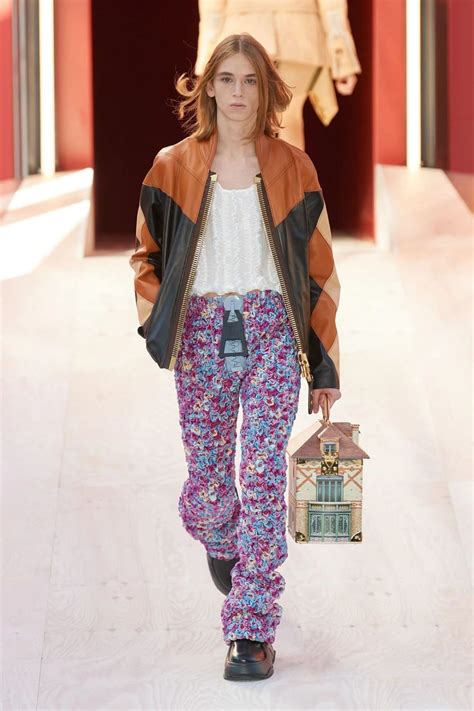 Louis Vuitton Spring Summer 2023 Women Runway Magazine ® Official